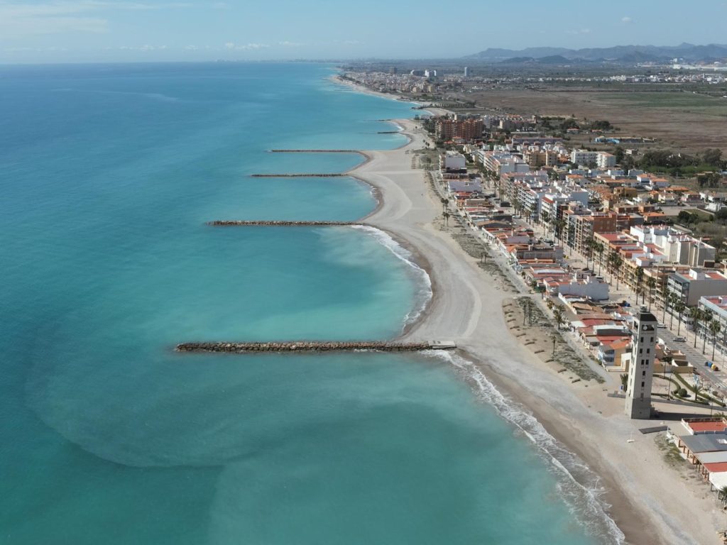 Becsa finaliza cuatro espigones en la playa Les Marines de Nules ...