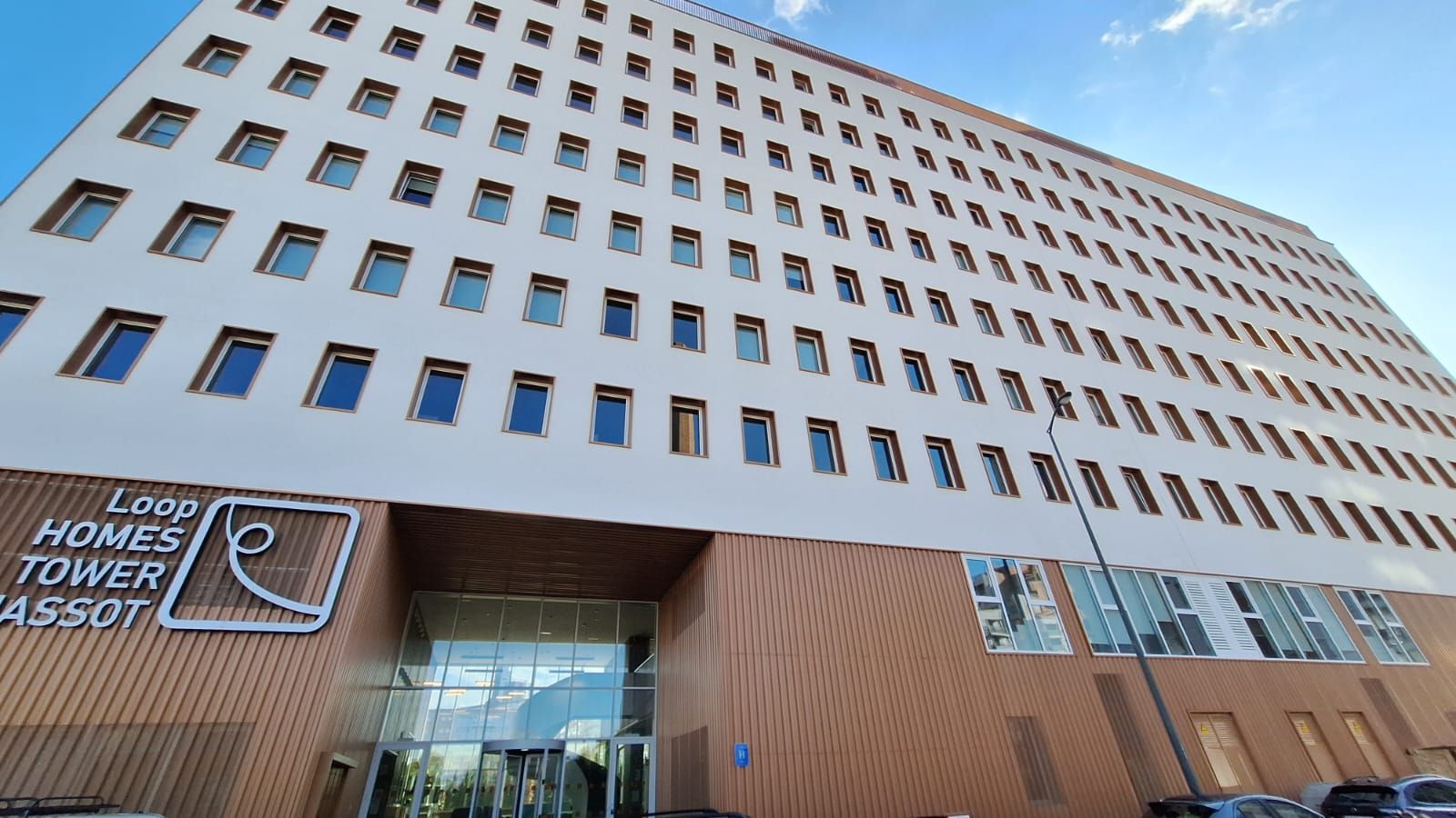 ASCH culmina el edificio que alberga una Residencia Universitaria y un Hotel en Burjassot ...